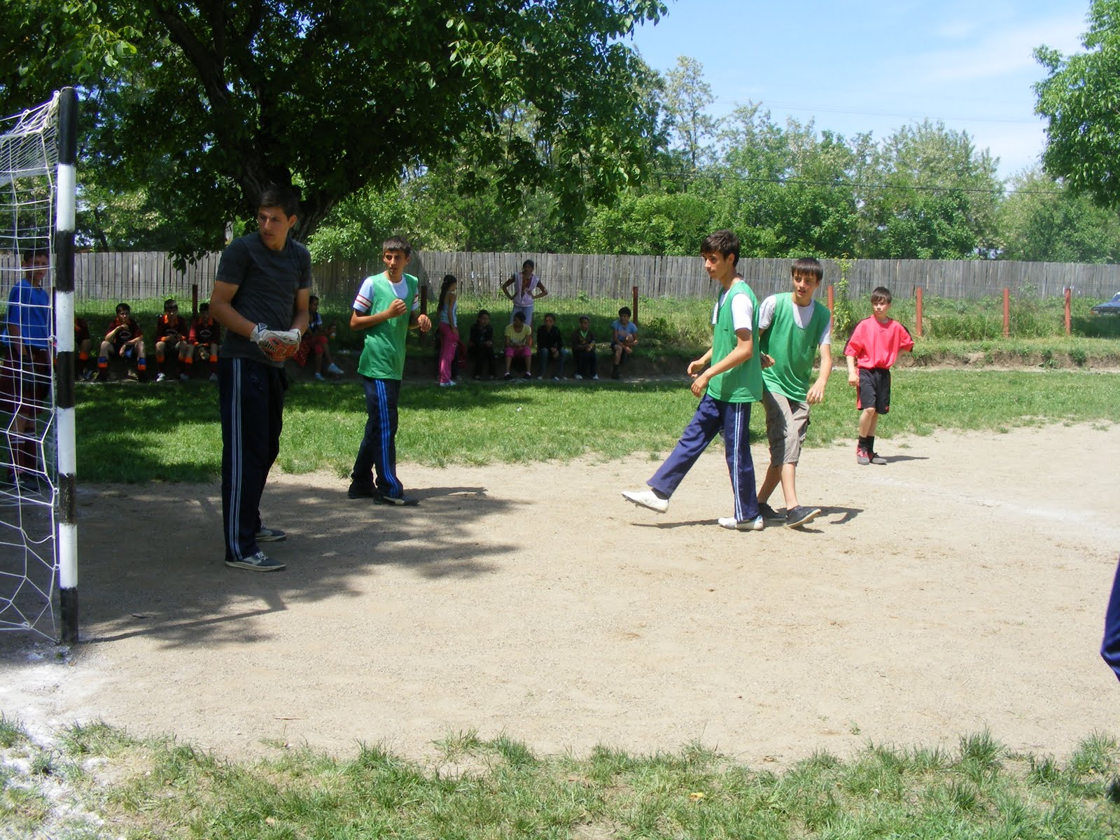 Scoala cu Clasele I-VIII Nr 1 Faraoani: iunie 2011