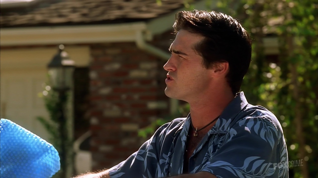 ausCAPS: Michael McLafferty shirtless in CSI 3-03 "Let The Seller Beware"