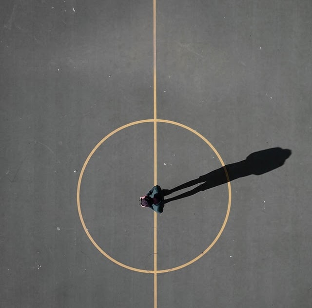 Tìm hiểu keep in line là gì và cách tuân thủ quy tắc, luật lệ trong ...