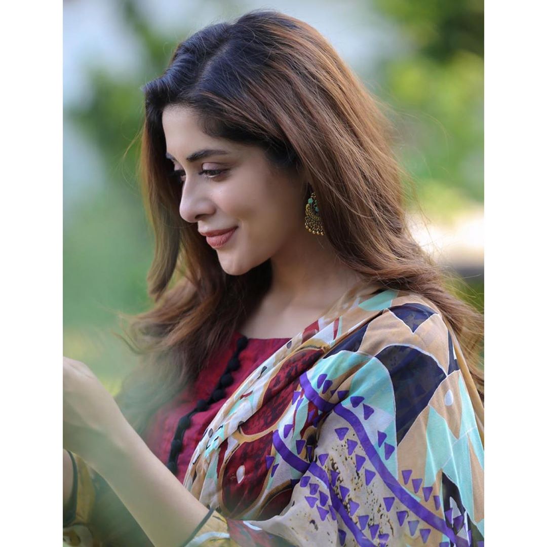 Recent Awesome Clicks of Beautiful Azekah Daniel | Daily InfoTainment