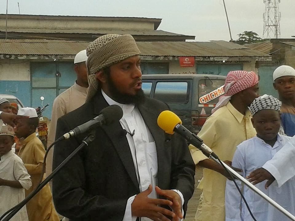 kitongoni: PICHA: SHEIKH KISHKI AKITOA MAWAIDHA YA SIKU YA IDD LEO