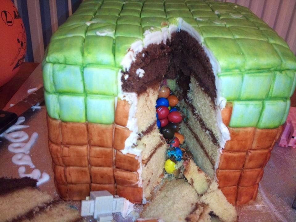 .: Minecraft Piñata Cake