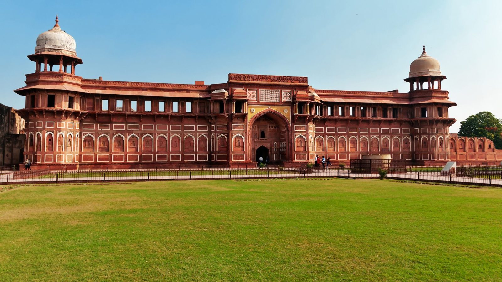 Exploring the Magnificence of Agra Fort – A Vital Historical Fortress ...
