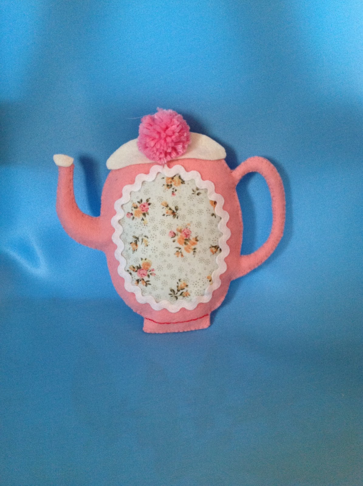 La Casita de Auri: TETERA DE FIELTRO