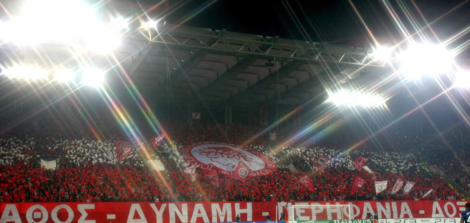 ΟΛΥΜΠΙΑΚΟΣ: ΟΛΑ ΤΑ... ΑΠΙΣΤΕΥΤΑ ΕΡΥΘΡΟΛΕΥΚΑ ΚΟΡΕΟ! (PHOTOS)
