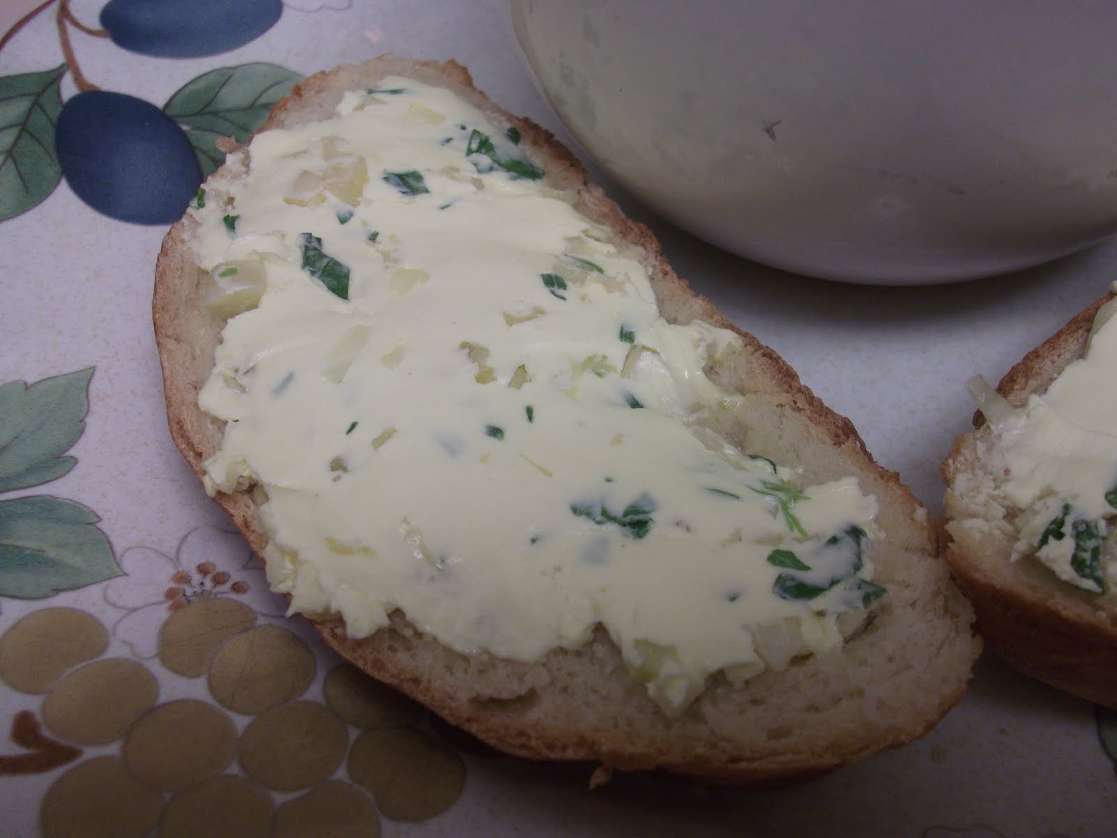 Kitchen Away From Kitchen: Andersen’s split peas soup w/garlic bread