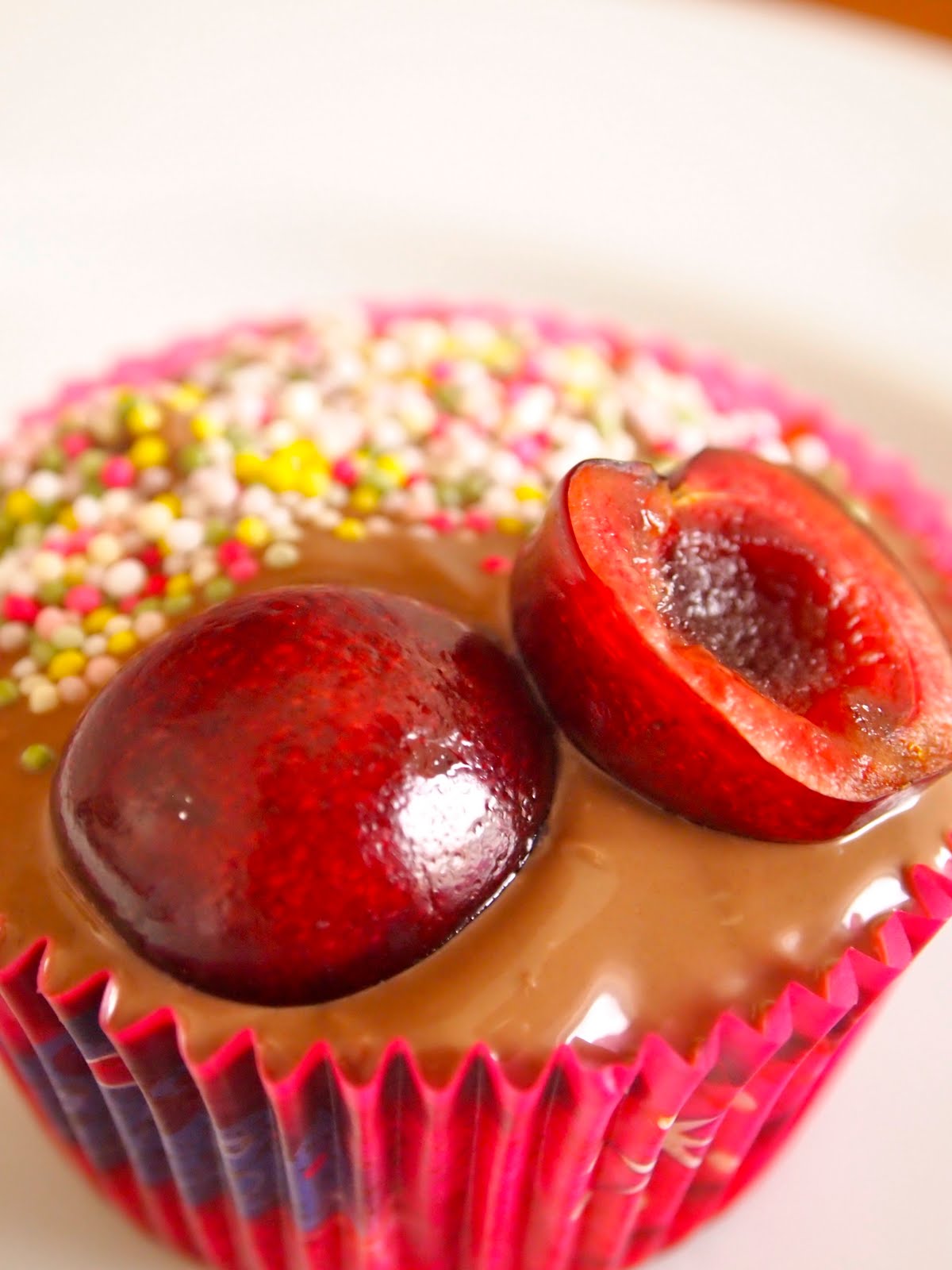 Domestic Sluttery: Baking for beginners: Drunken sunken cherry cupcakes