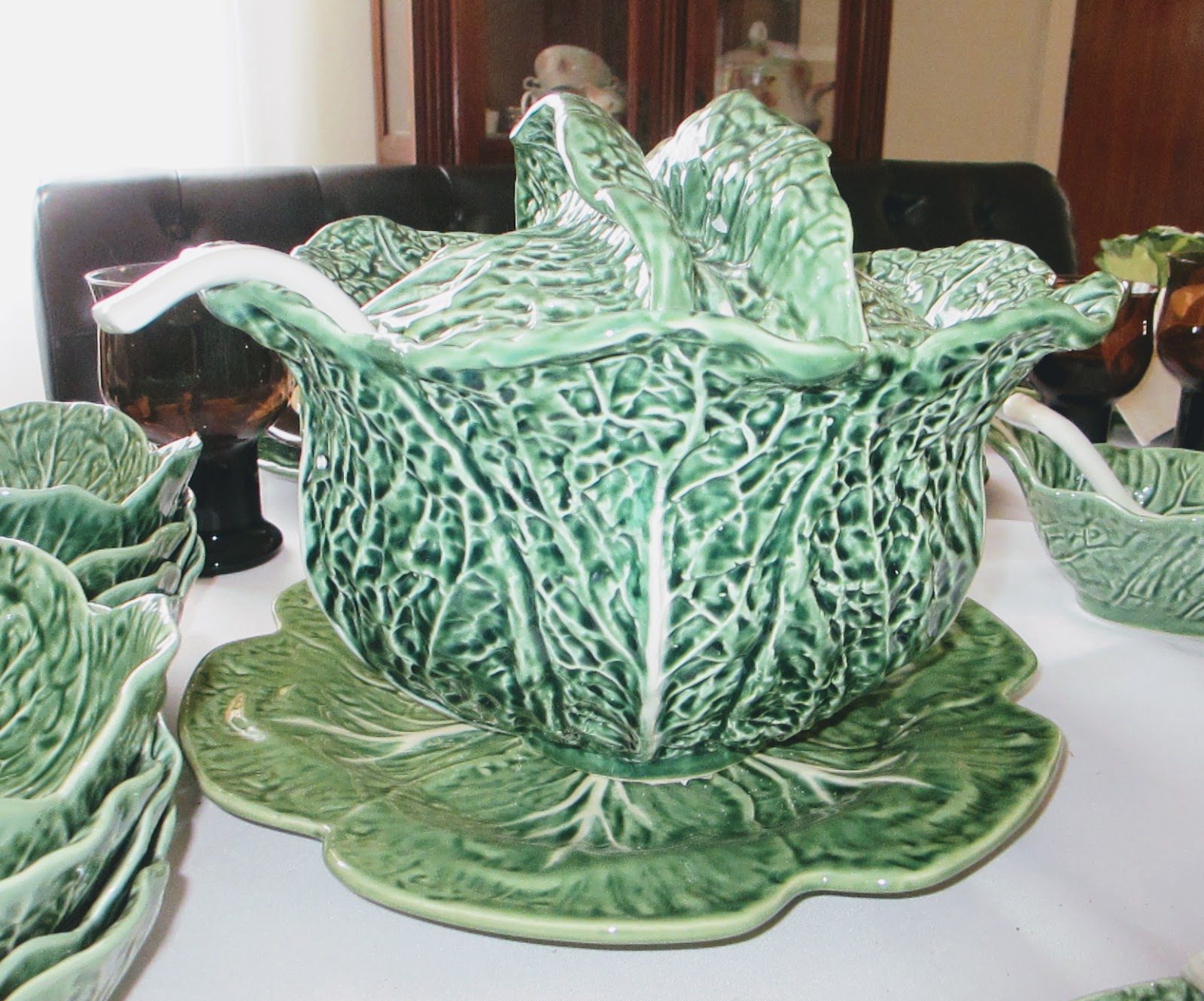 The Welcomed Guest: Fiesta(ware) and Bordallo Cabbage Table
