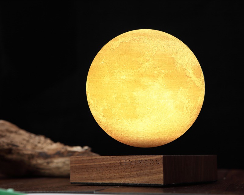 月が浮かぶ照明・ランプ？「Levimoon」まるで本物の月のように宙に浮かぶ？【i】|ミライノシテン