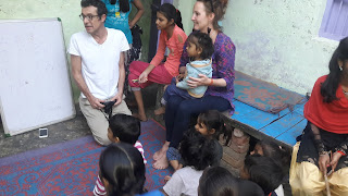 Volunteering in the Slum Teaching in Varanasi , India ...