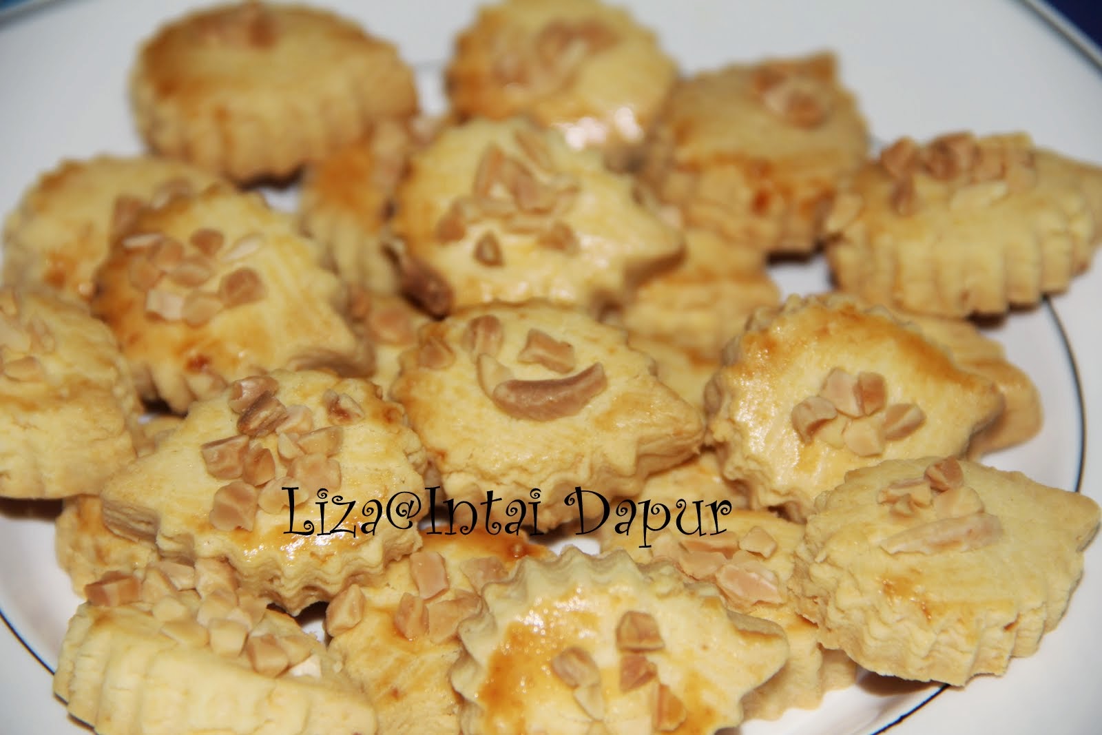 INTAI DAPUR: Biskut Badam....