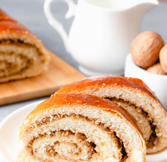 Marmeladlı blog: Mayalı xəmirdən qozlu rulet