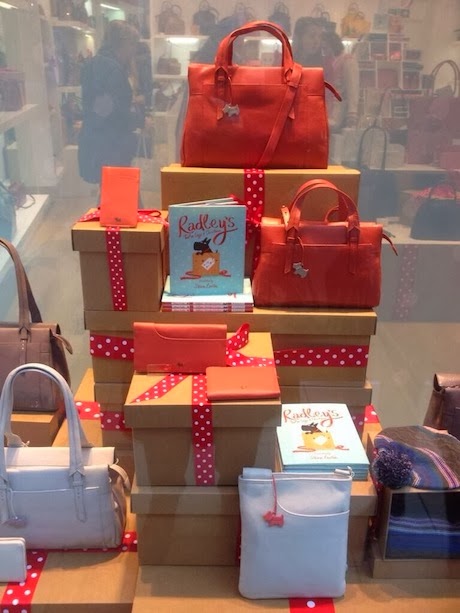 Picasso Loves: Steven Lenton helps Radley find Christmas!