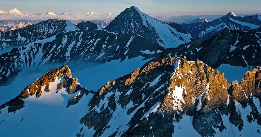 Mountain ranges evolve and respond to Earth's climate