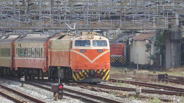 Blair's 鐵道攝影: E206電力機車 / TRA E206 Electric locomotive