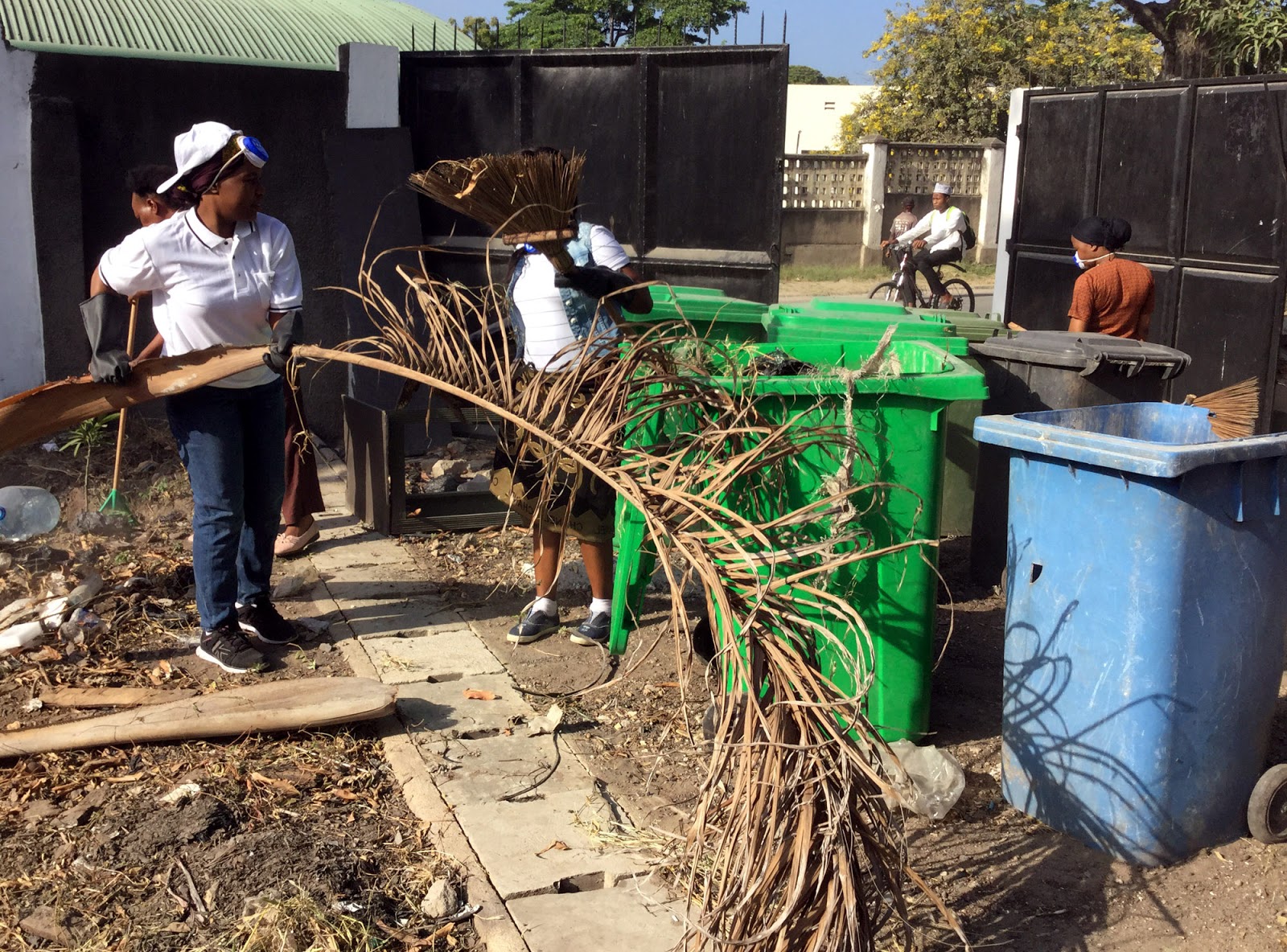 DAWASCO WAFANYA USAFI WA MAZINGIRA KATIKA UTEKELEZAJI WA USAFI KILA ...