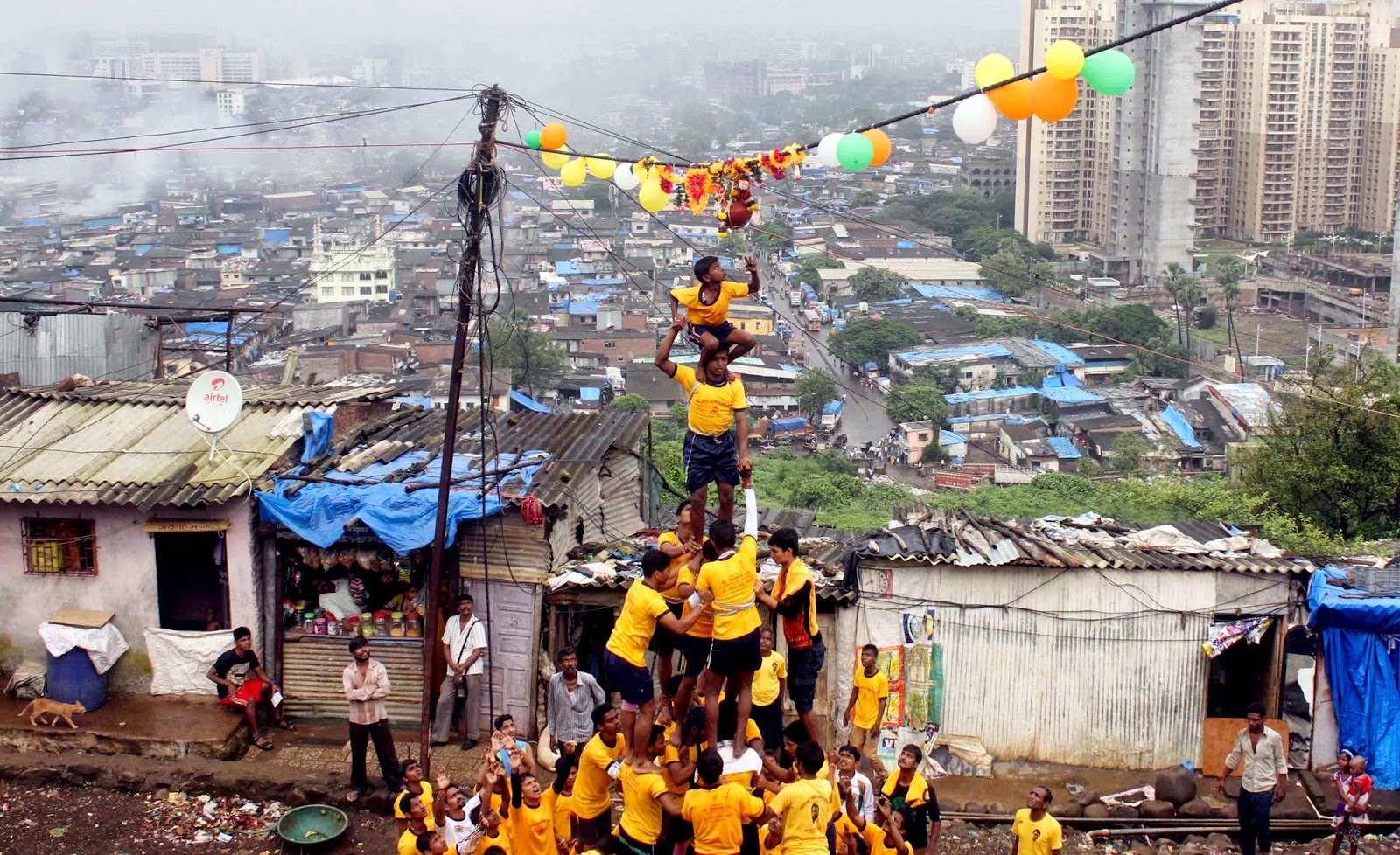 Photo features: When Human Pyramids Collapse