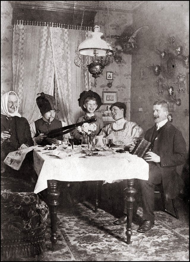 You Make Me Laugh! Here Is a Cool Snap Collection of People Laughing in ...