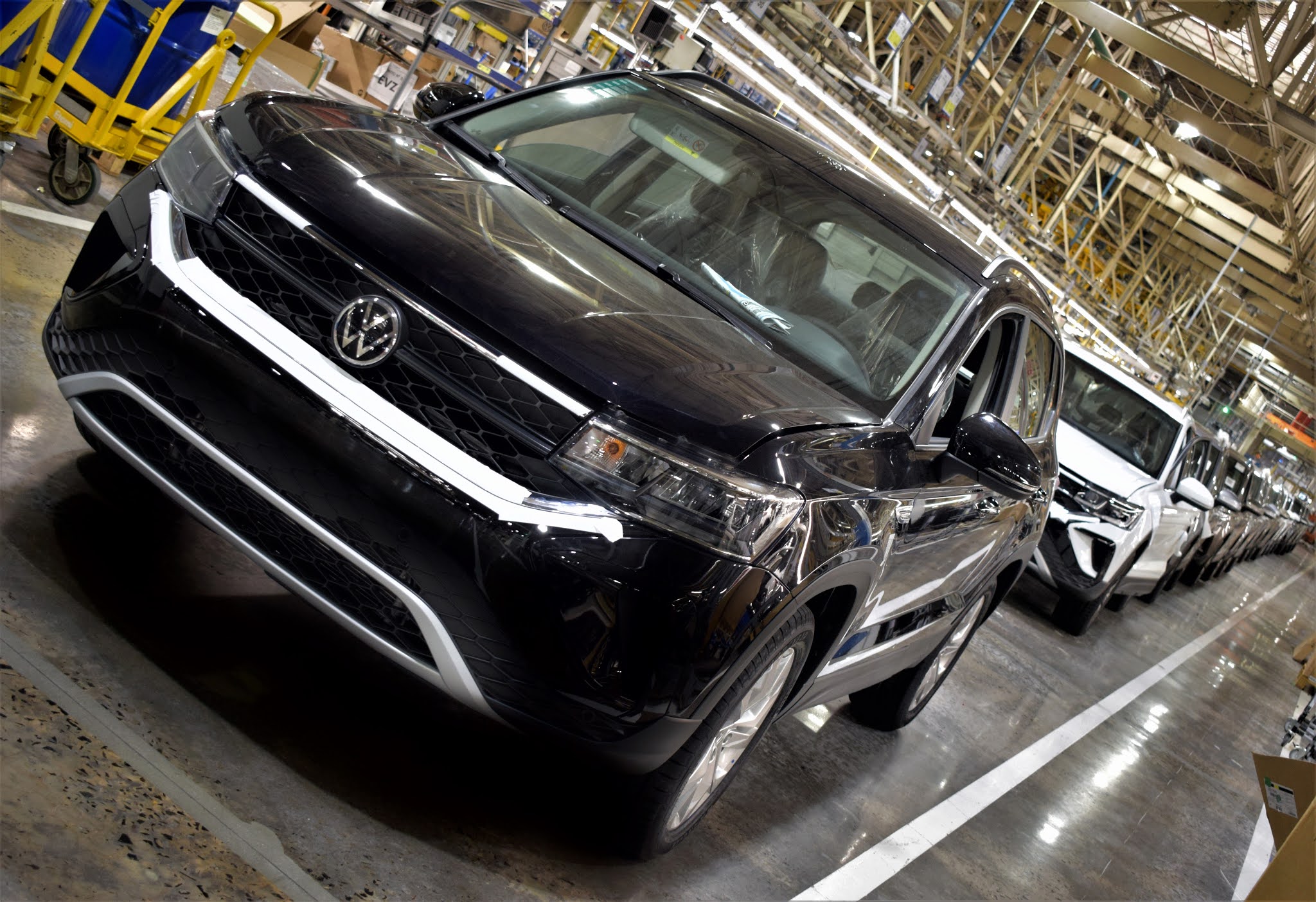 Volkswagen Taos: conheça as versões Comfortline e Highline, cores e ...