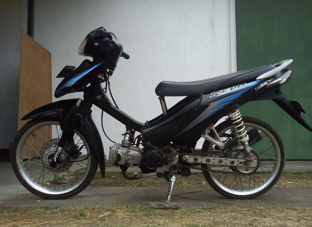 6 modifikasi motor Honda Revo yang tampak elegan