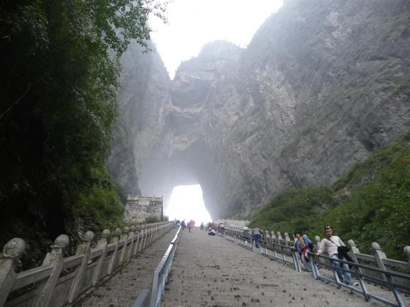6 Incredible Sights of Tianmen Mountain (with Map & Photos)