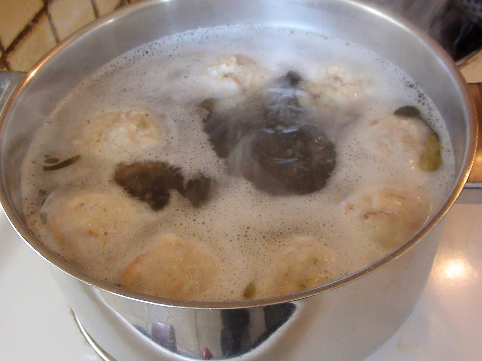 zsuzsa is in the kitchen: HUNGARIAN BREAD DUMPLINGS - ZSEMLEGOMBÓC