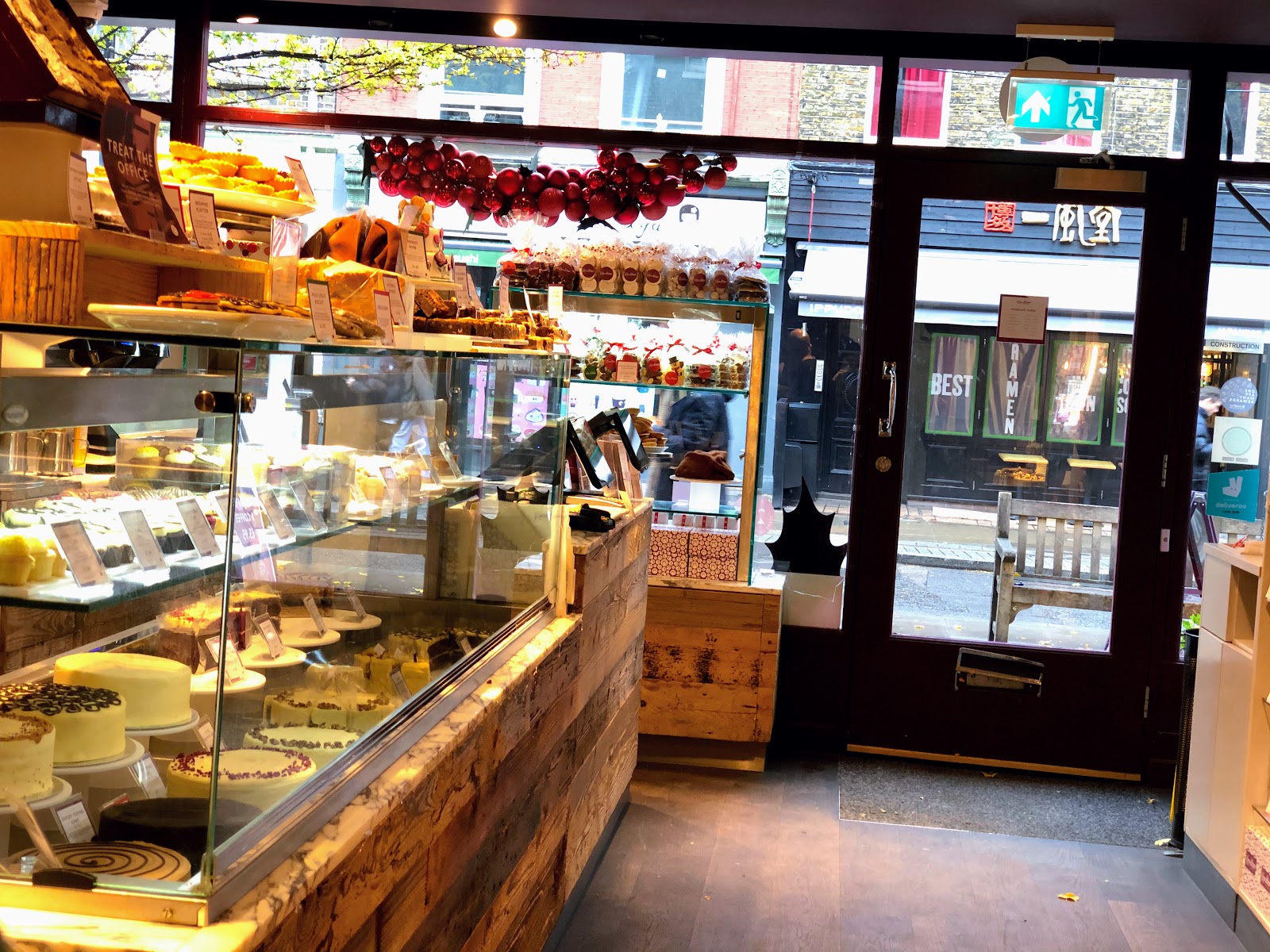 DECEMBER 8: MEET MY FAVOURITE CAKE SHOP IN LONDON! | callmekristine