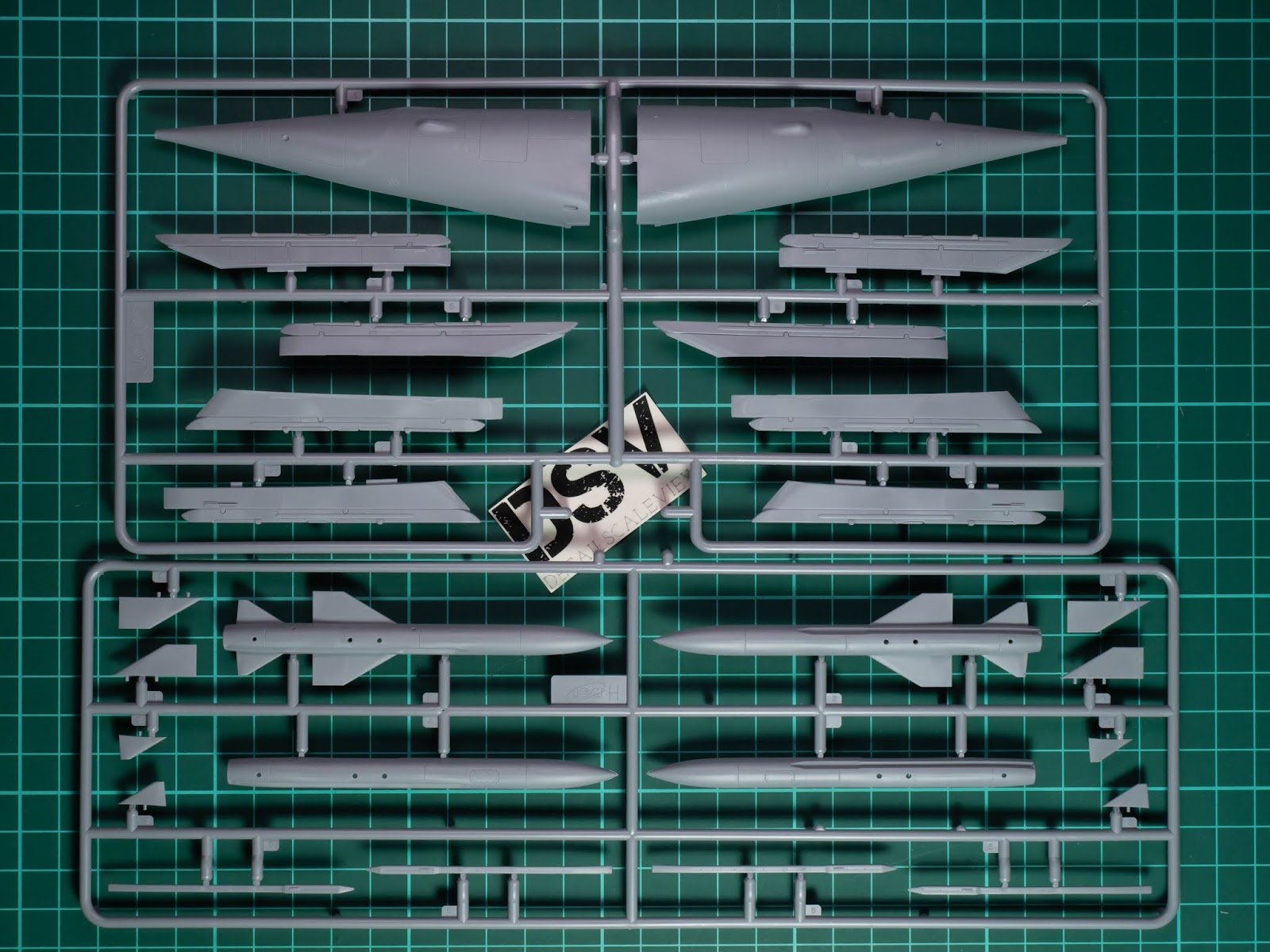 ICM 1/48 MiG-25BM (48905) - DetailScaleView