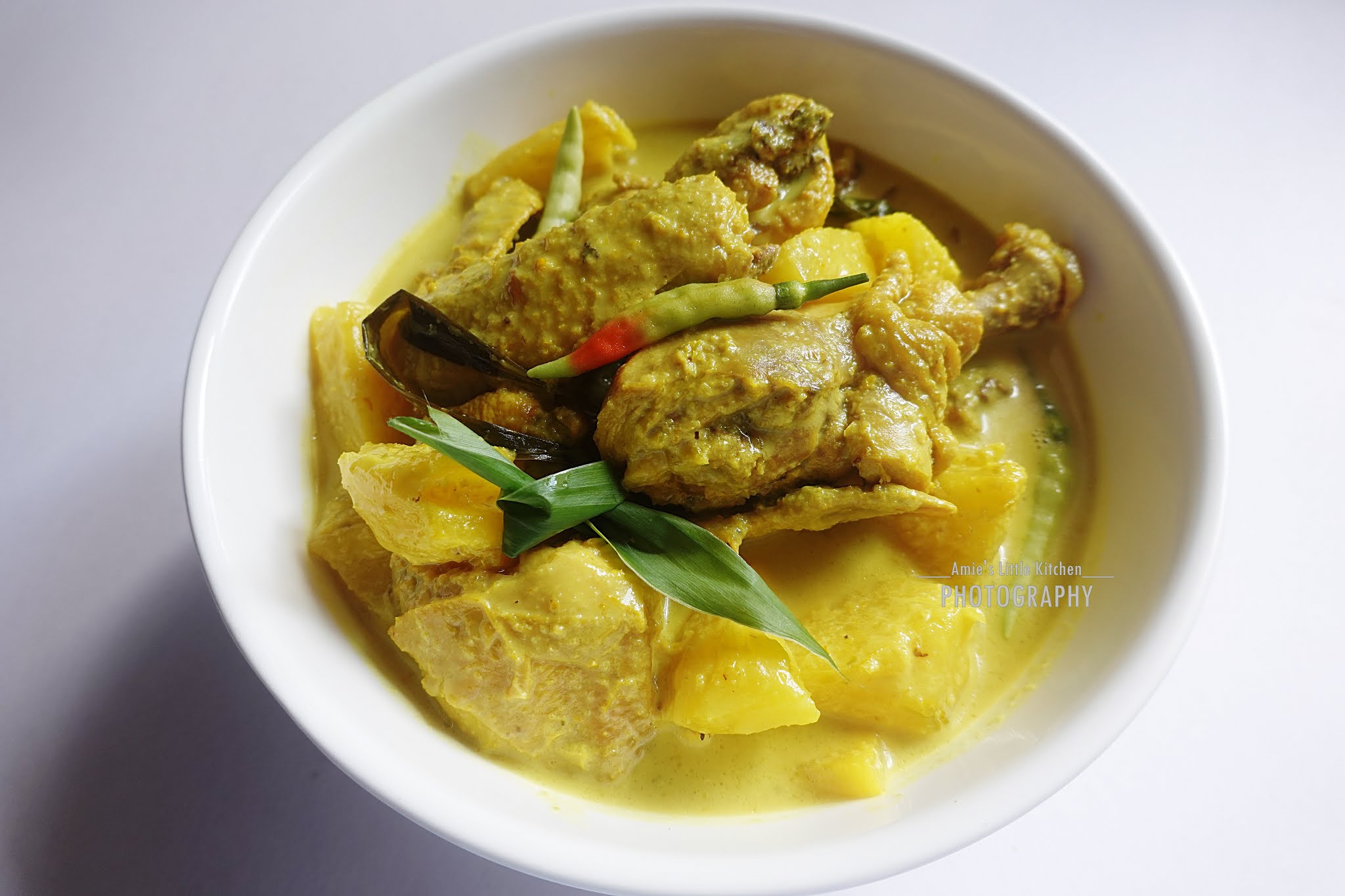 Ayam Masak Lemak Cili Padi Pedas Berapi dengan Nanas - Amie's Little ...