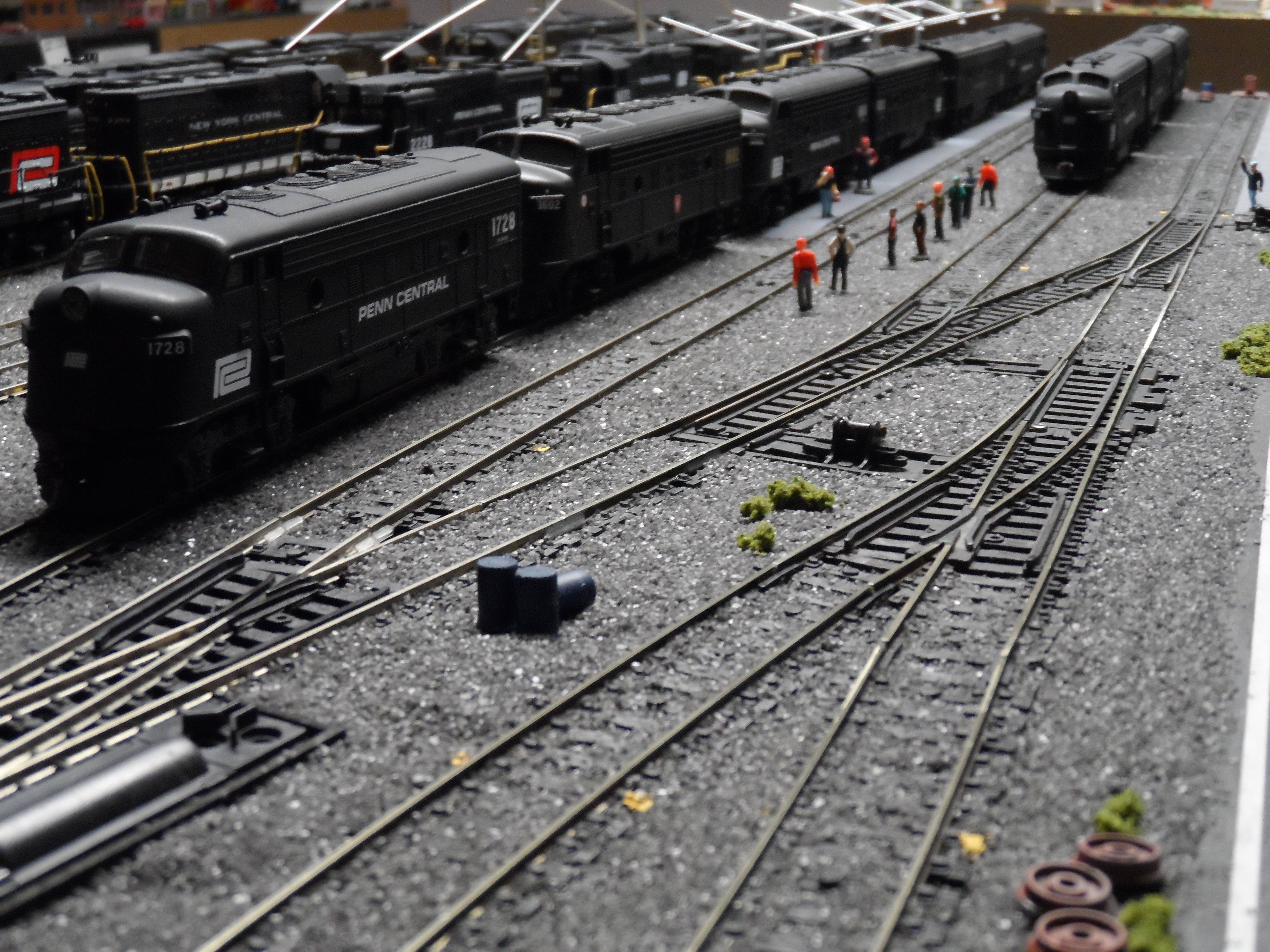 New York Central Train Layout: Penn Central F7A#1728 Project