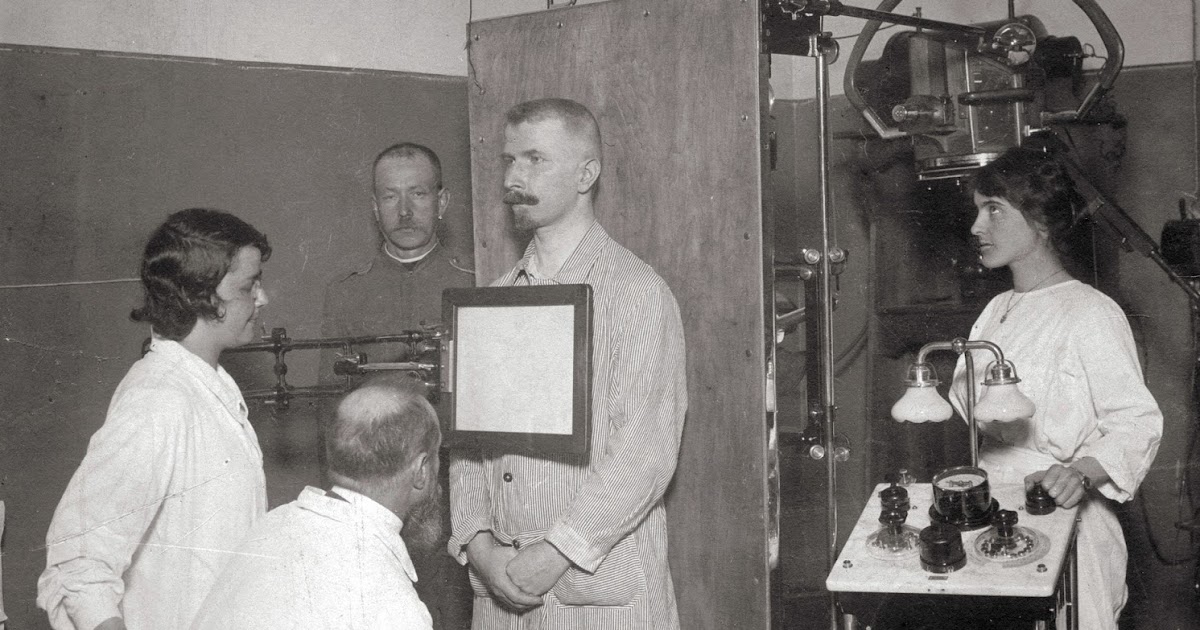 15 Incredible Vintage Photos of People Getting X-Rays Over the Decades ...
