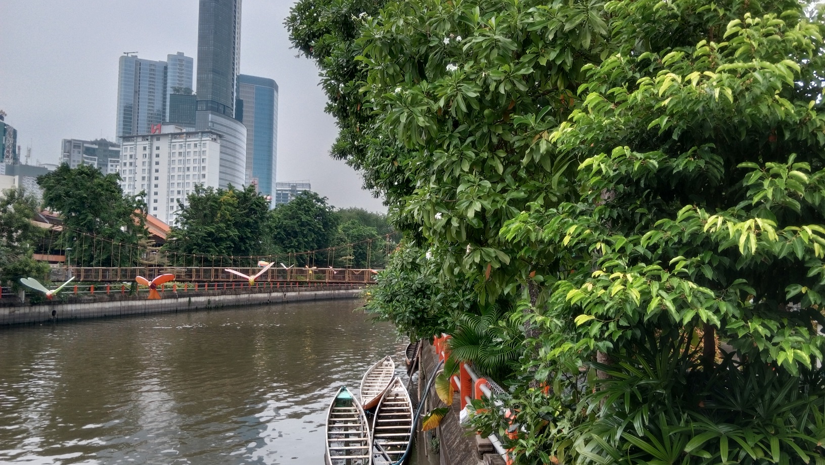 Begini Cara Menikmati Wisata Naik Perahu Menyusuri Kali Mas di Taman ... Begini Cara Menikmati Wisata Naik Perahu Menyusuri Kali Mas di Taman ...