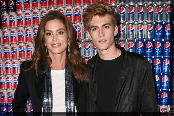 Noticias sin Censura: Cindy Crawford y su hijo Presley Gerber celebran el fin de semana del ...