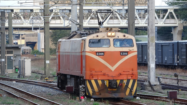 Blair's 鐵道攝影: E306電力機車 / TRA E306 Electric locomotive