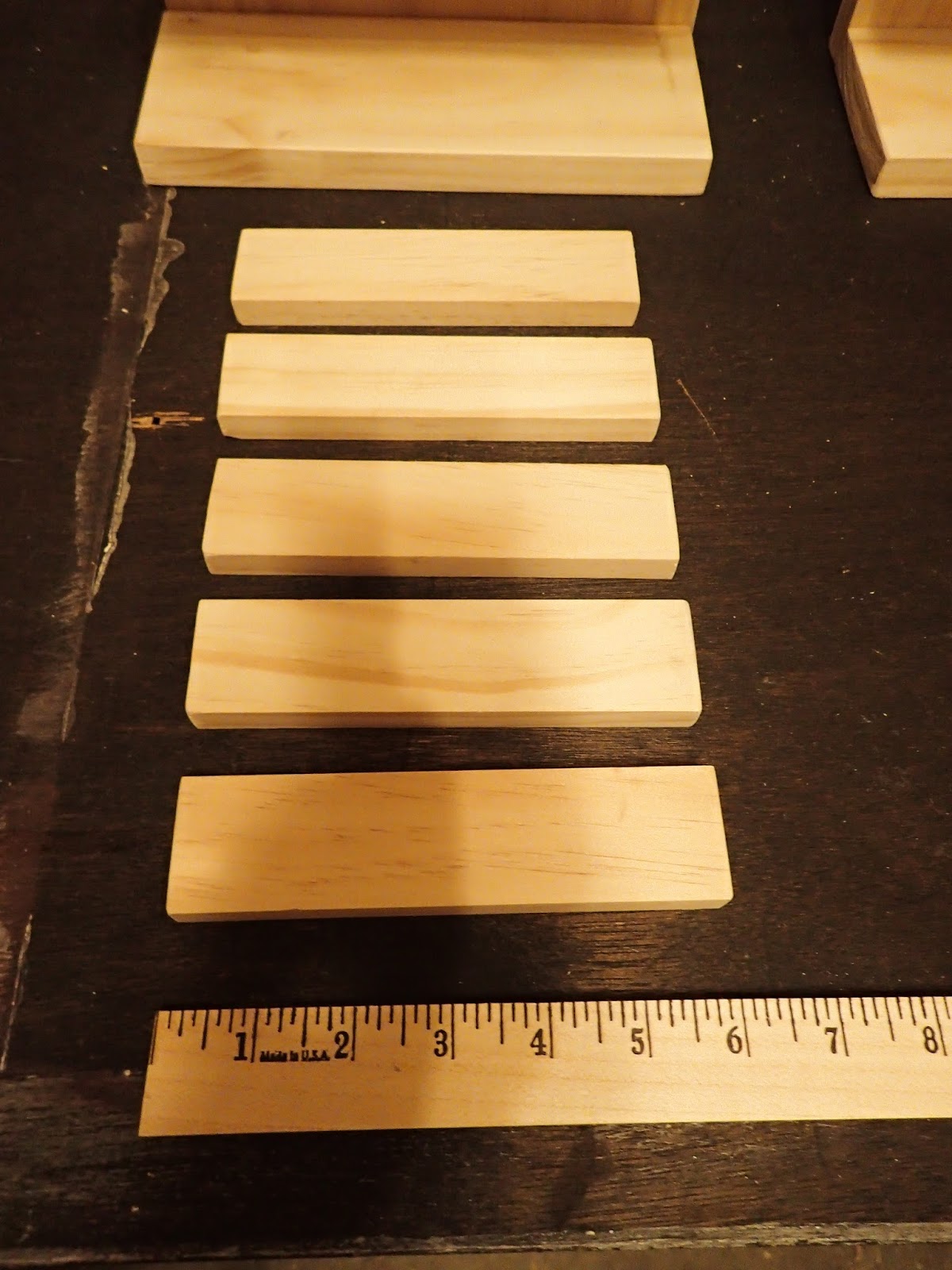 Twinfamous!: DIY Cub Scout Pinewood Derby Display Rack