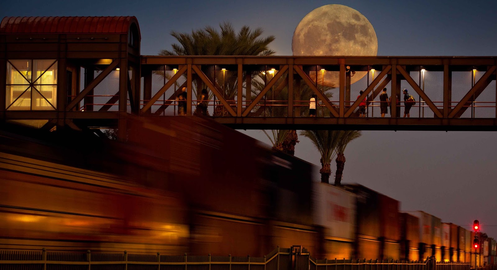 Spare Parts and Pics: The Moon Dilemma