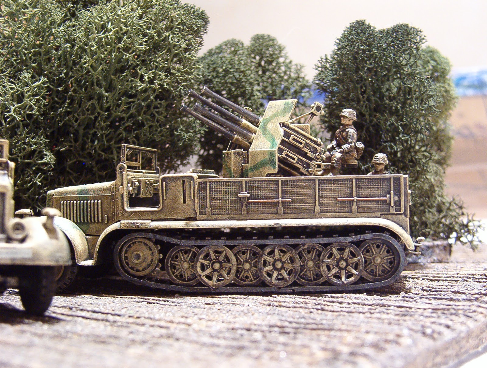 oneseventytwoscale.com: Hasegawa 8-Ton Half-Track 20mm Quad & 37mm AA Guns