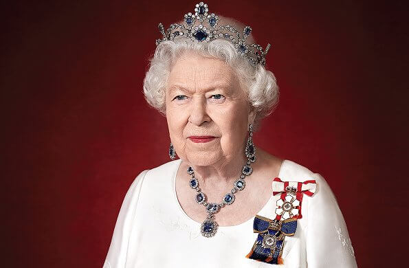 A new official portrait of Queen Elizabeth was releseased by the ...