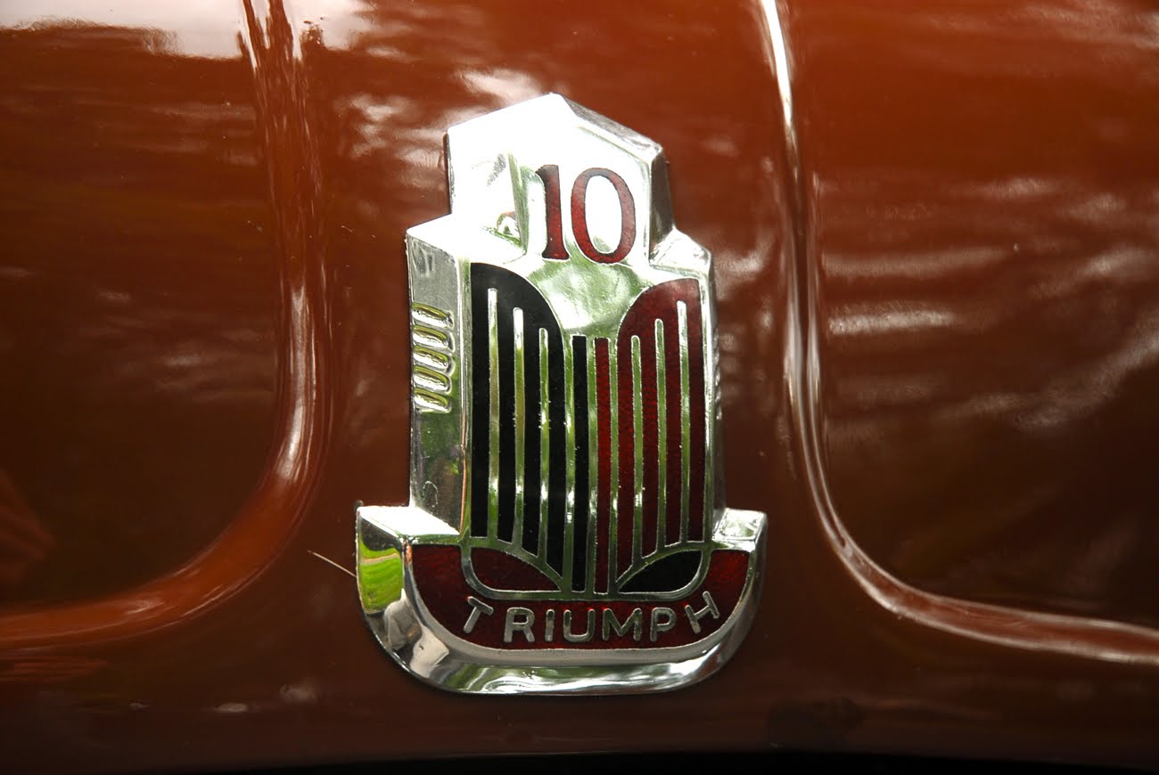 OLD PARKED CARS.: 1958 Triumph TR-10.