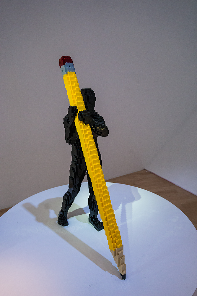 งานแสดงศิลปะรูปปั้นตัวต่อ Lego ที่ ArtScience Singapore Museum โดย ...