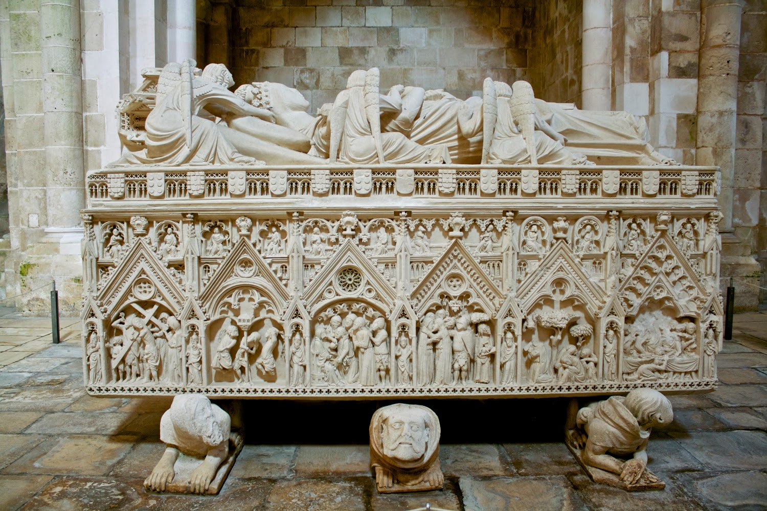 Monasterio de Alcobaca. Don Pedro y doña Inés de Castro, el amor que ...