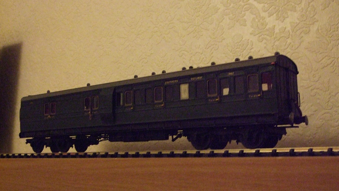 DAISY SAYS MOOO!: PAIR SOUTHERN REGION COACHES 3rd CLASS BRAKES. WHITE ...