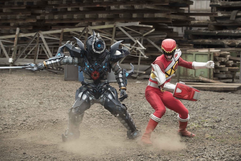 Power Rangers Dino Super Charge | Primeiro episódio, "When Evil Stirs"