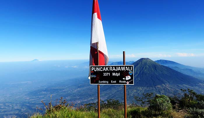 Puncak Gunung Sumbing - Perumperindo.co.id