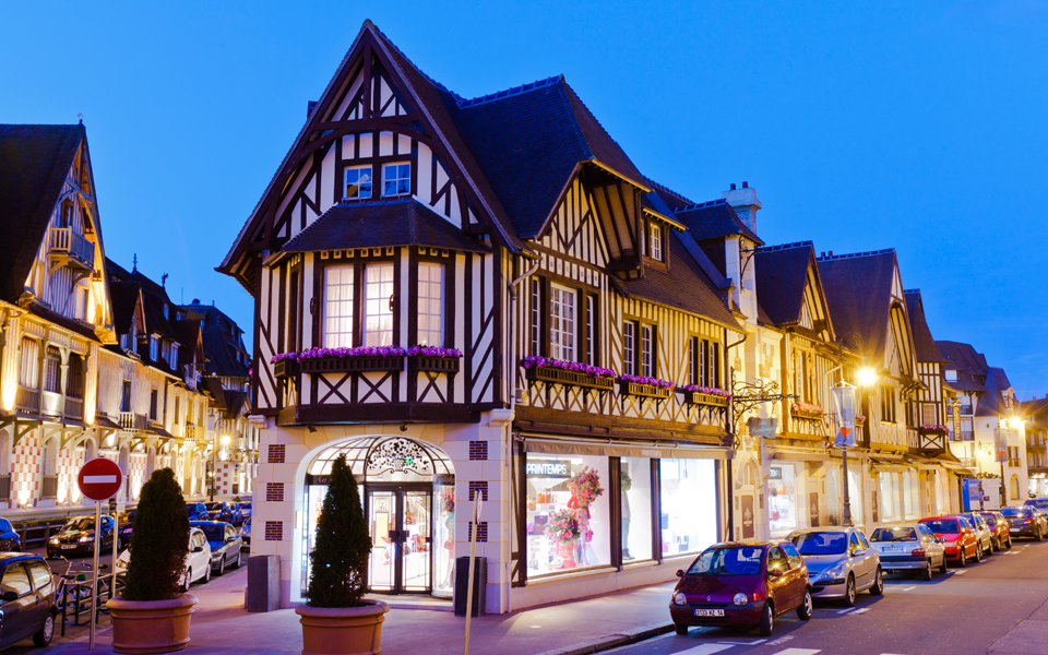 Η glamorous «Παρισινή Riviera» ακούει στο όνομα… Deauville!