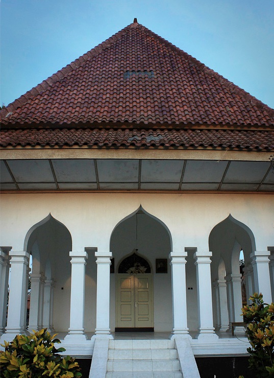 PADEPOKAN GEBANG TINATAR: Misteri Kematian Sang Pujangga