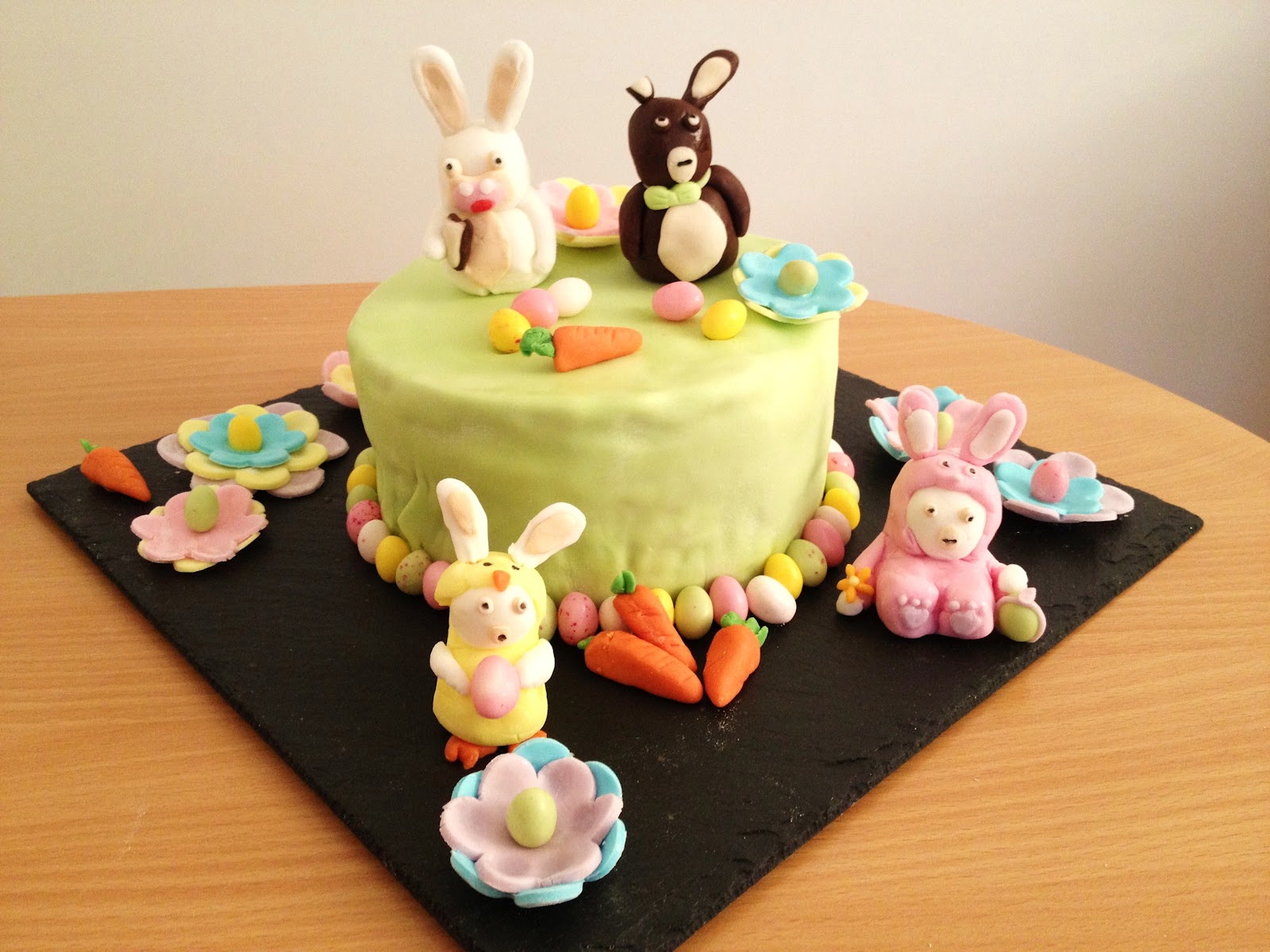 Fabtastic Cakes: Gâteau les Lapins Crétins fêtent Pâques