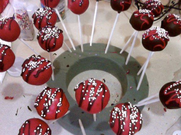 the {Creative Junkie}: Cake-Pop Magic!