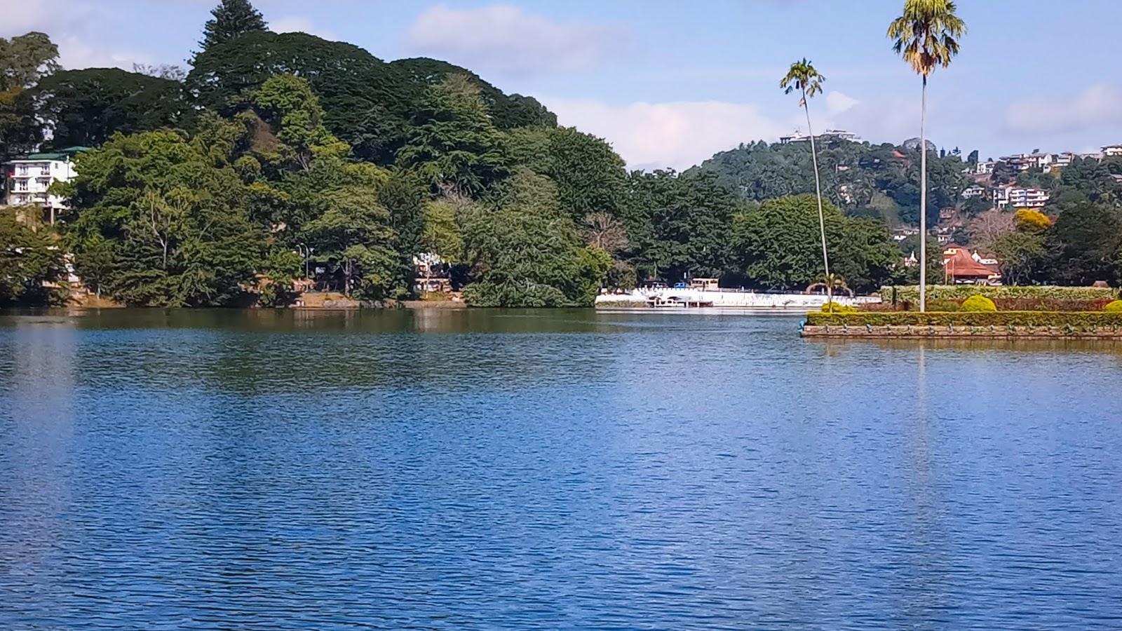 Kiri Muhuda /The Milky Sea