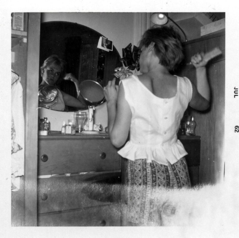 35 Old Snaps Show Women Beautifying in Front of the Mirrors ~ Vintage ...